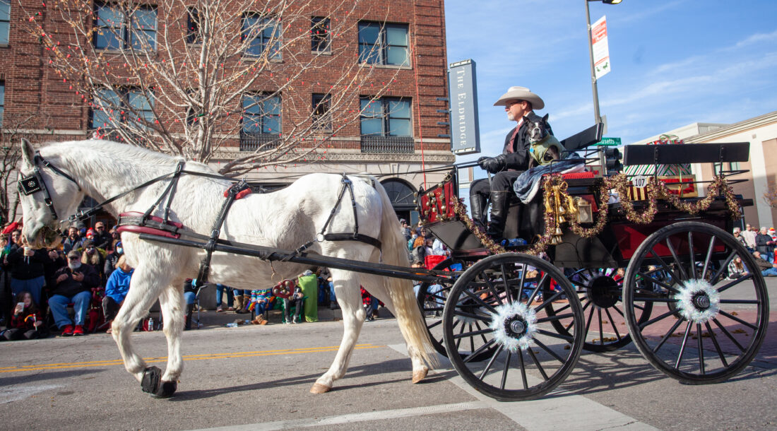 PHOTOS: 2021 Lawrence Old-Fashioned Christmas Parade | News, Sports ...